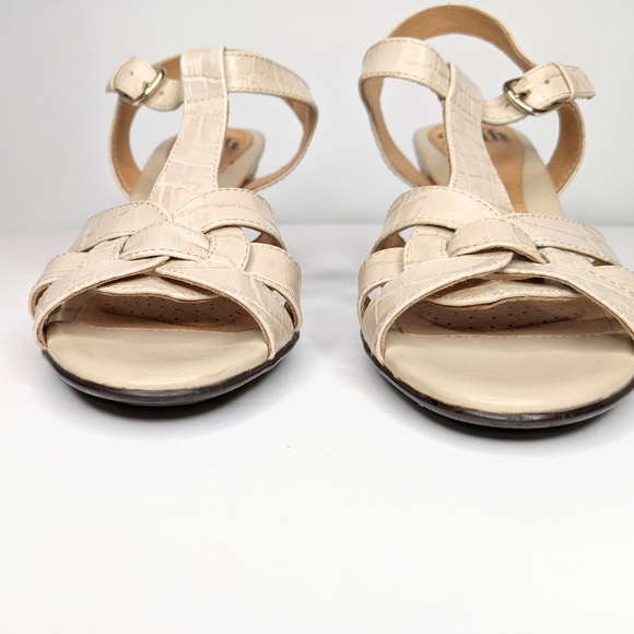 Sofft | Shoes | Sofft Sandals Off White Snake Skin Appearance | Poshmark